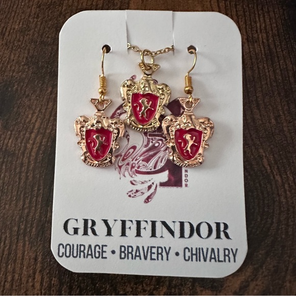 Handmade by Tracy | Jewelry | New Handmade Goldtone Gryffindor Harry ...